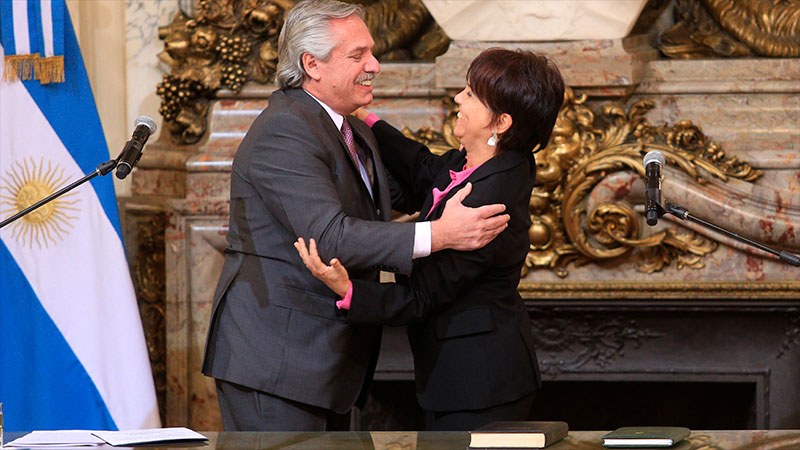 El Presidente tomó juramento a Marcó del Pont al asumir en Asuntos ...