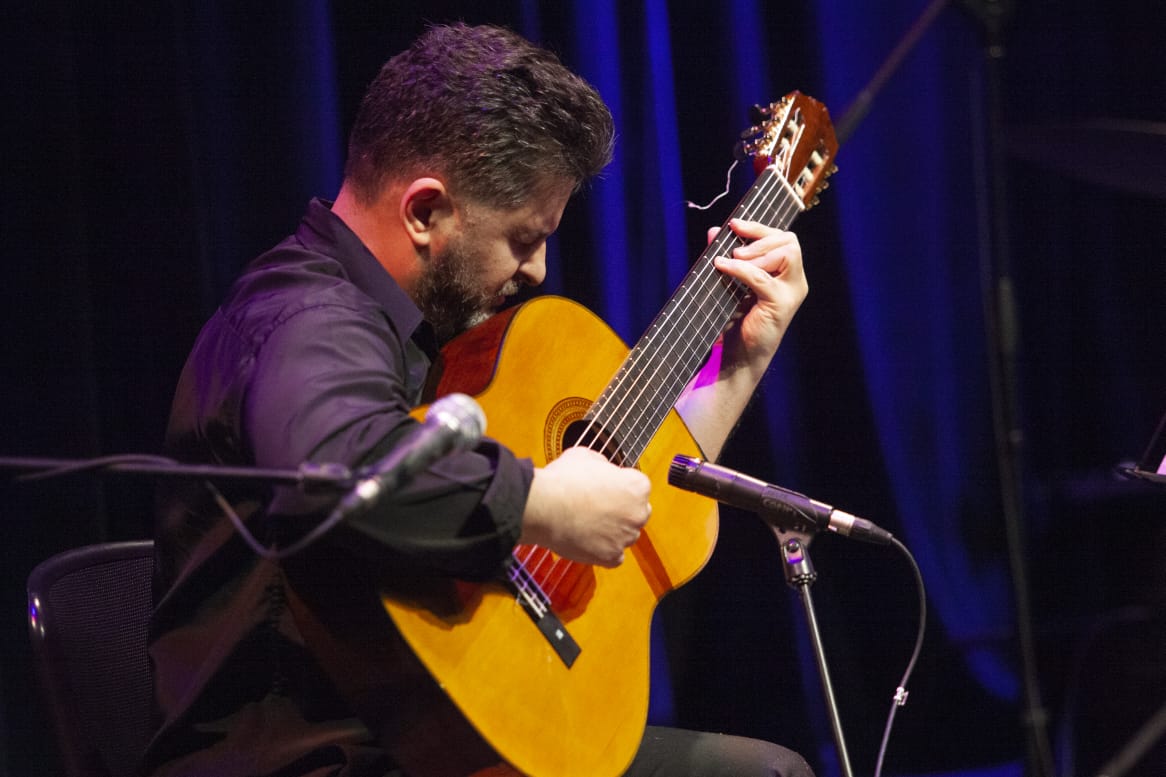 Guitarra que hoy abraza a Entre Ríos. Hoy: Hugo Rivas – Diario El ...