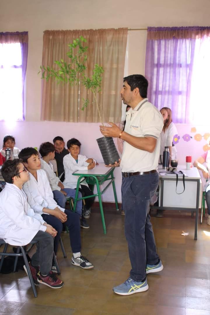 Ramón Velázquez: “El árbol es el camino y hay que protegerlo, cuidarlo”