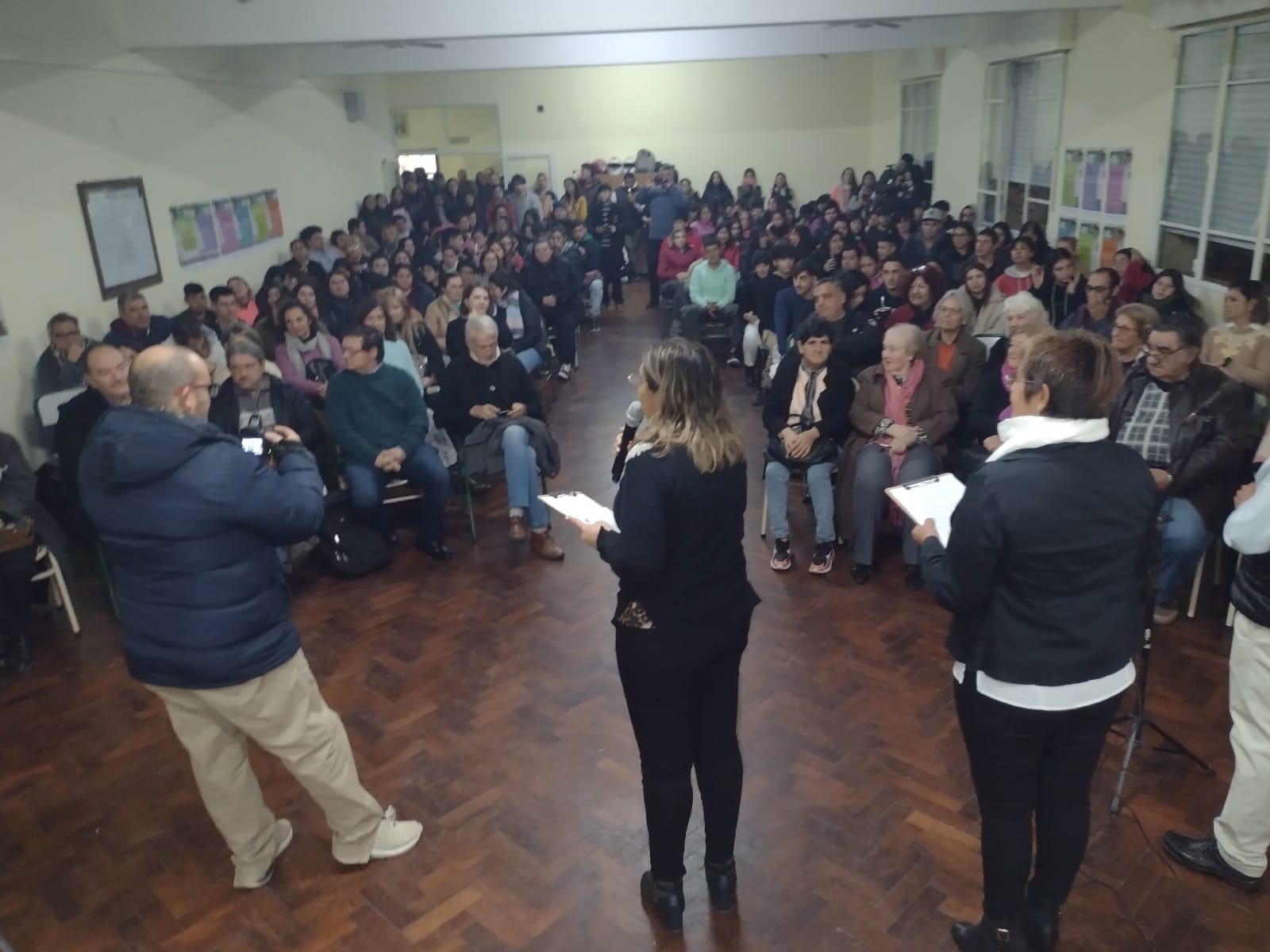 Acto por el 35º aniversario de la ESJA “Roberto Epele” – Diario El ...