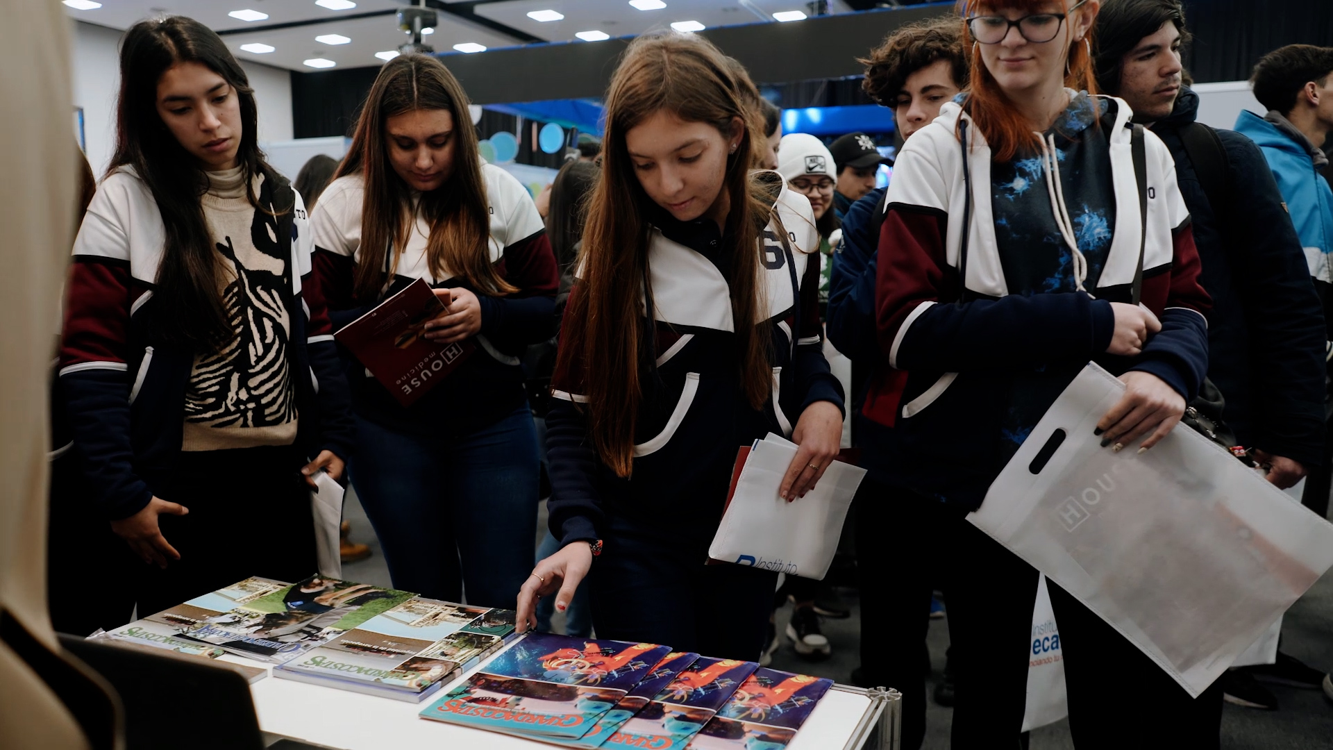 El Becario te Muestra llega con 45 stands y experiencias para compartir ...